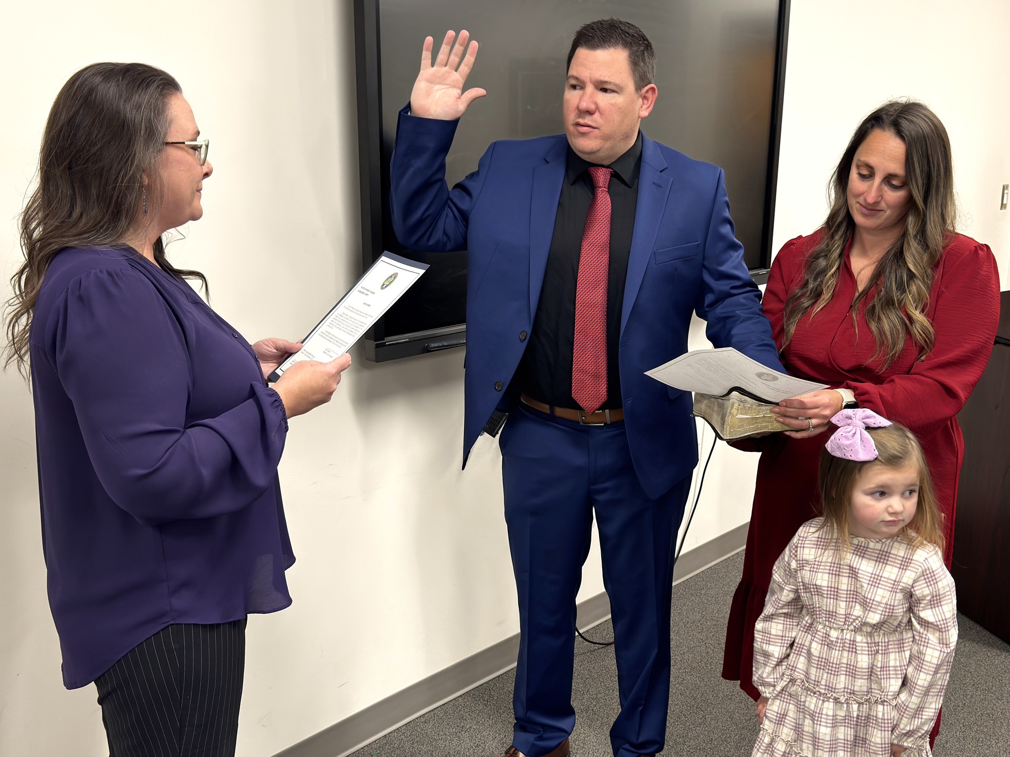 Mundy Sworn-In As New Alexander County Manager
